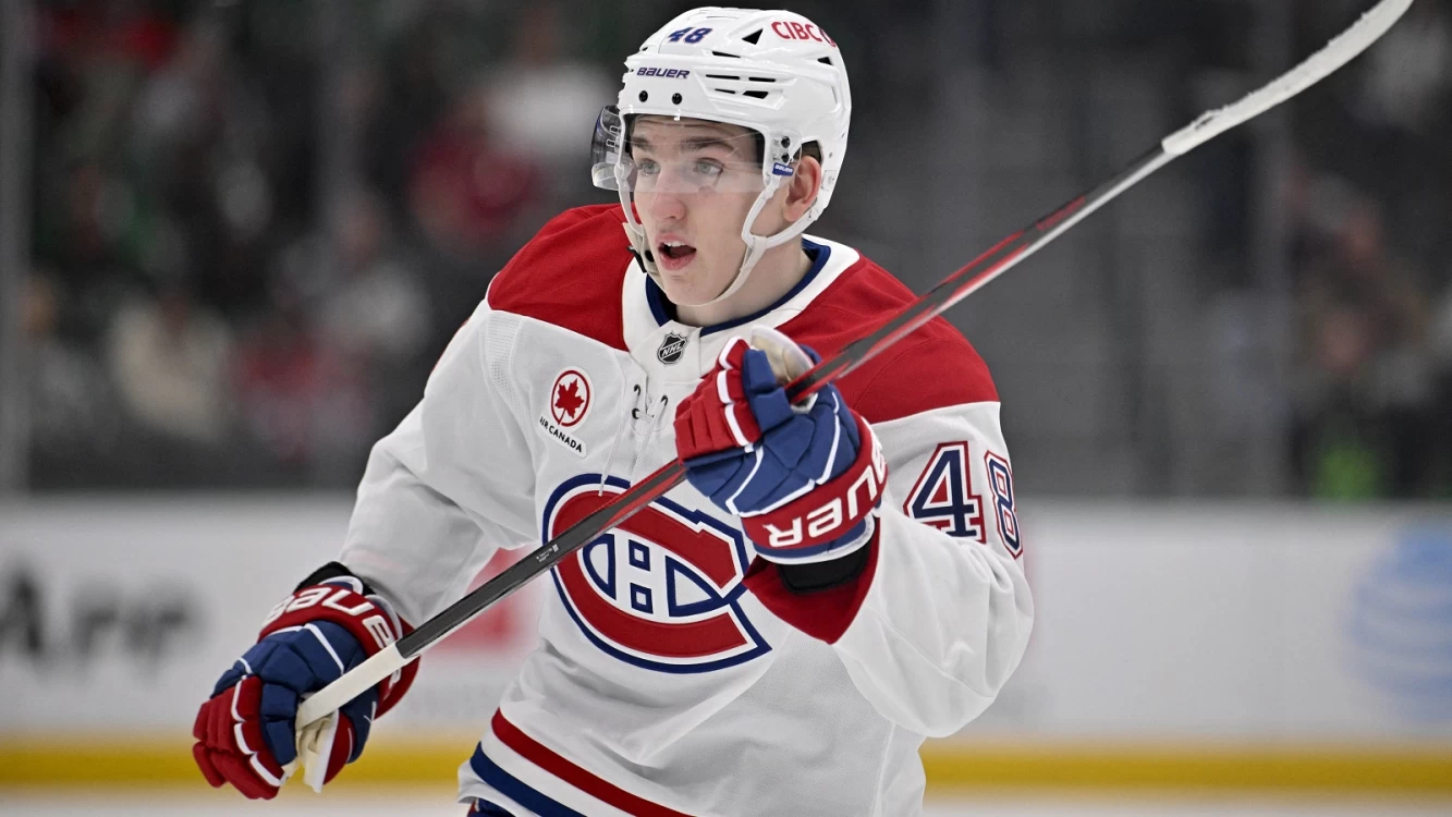 Rinkside Roundup: Lane Hutson's Calder surge